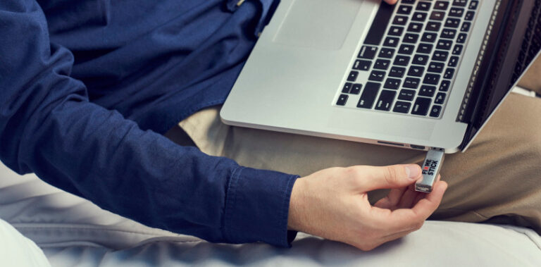 FixMeStick Review 2022 - USB Virus And Malware Scanner