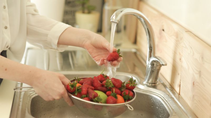 How to Clean Strawberries Without Vinegar or Baking Soda? How to Clean Strawberries Without Vinegar or Baking Soda?